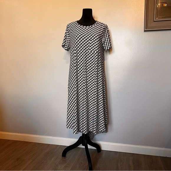 LuLaRoe | Dresses | Lularoe Black White High Low Houndstooth Carly ...